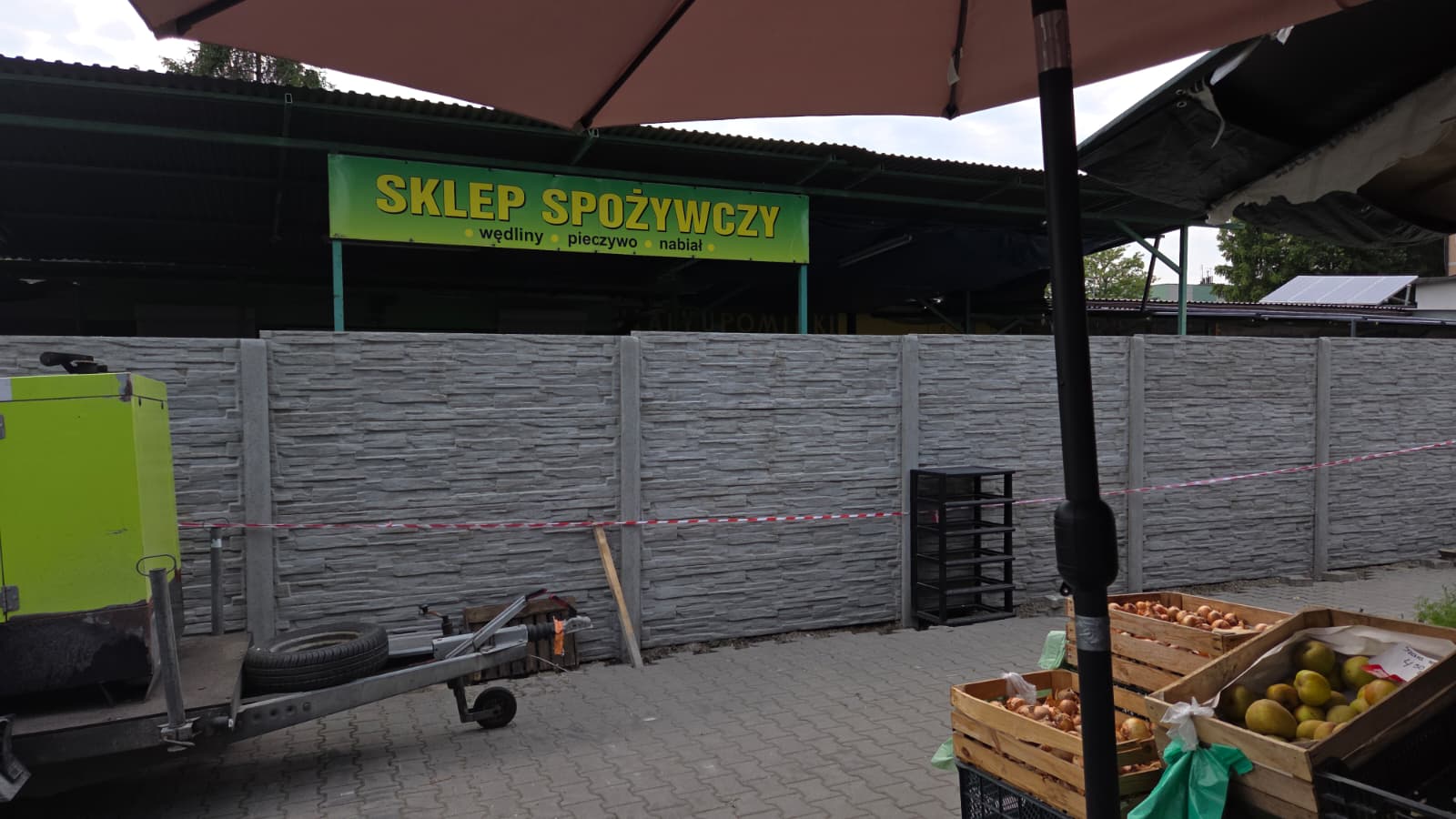 Sprzedawcy z 'Małego Burku” szukają ratunku. Zbierają podpisy pod ...